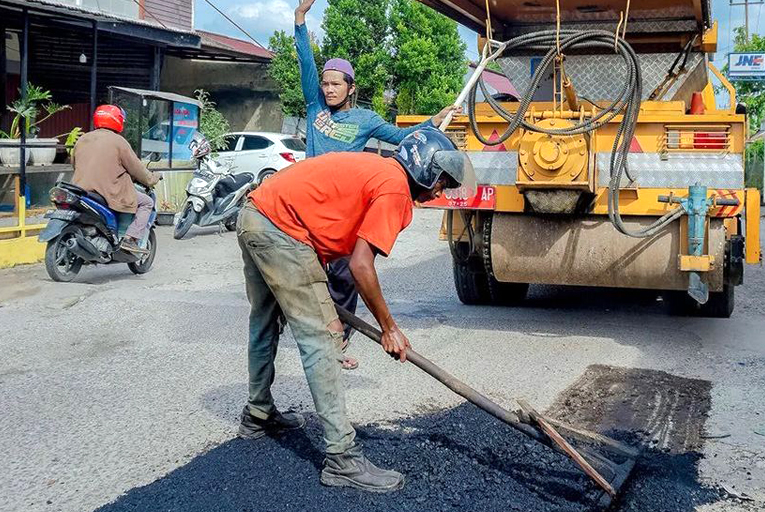 Jelang Idul Fitri, Pemko Pekanbaru Targetkan Perbaiki 23 Titik Jalan Rusak