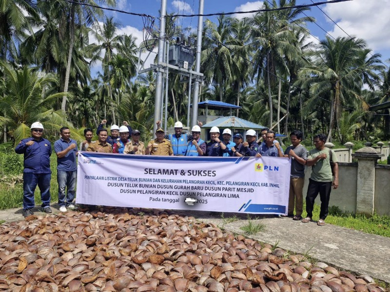 Listrik Resmi Mengalir di Pelangiran Kecil dan Teluk Bunian, Warga ...