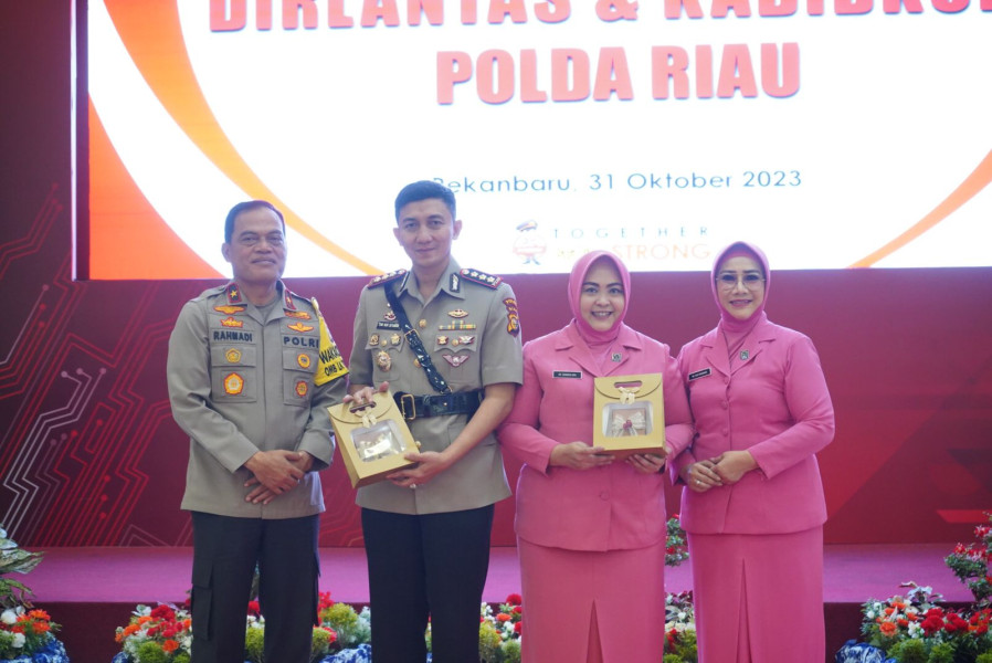 Kapolda Riau Lantik Kombes Taufik Lukman Nurhidayat sebagai Dirlantas