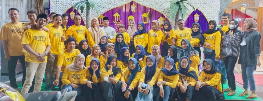 Pererat Hubungan Dengan Karyawan, Rety Ponsel Buka Puasa Bersama Di Restoran Sederhana Taluk Kuantan