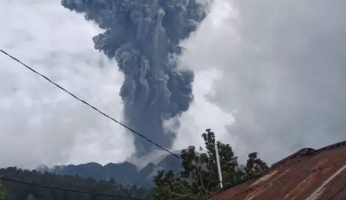 Gunung Merapi di Sumbar Meletus, Sejumlah Pendaki Masih Dicari