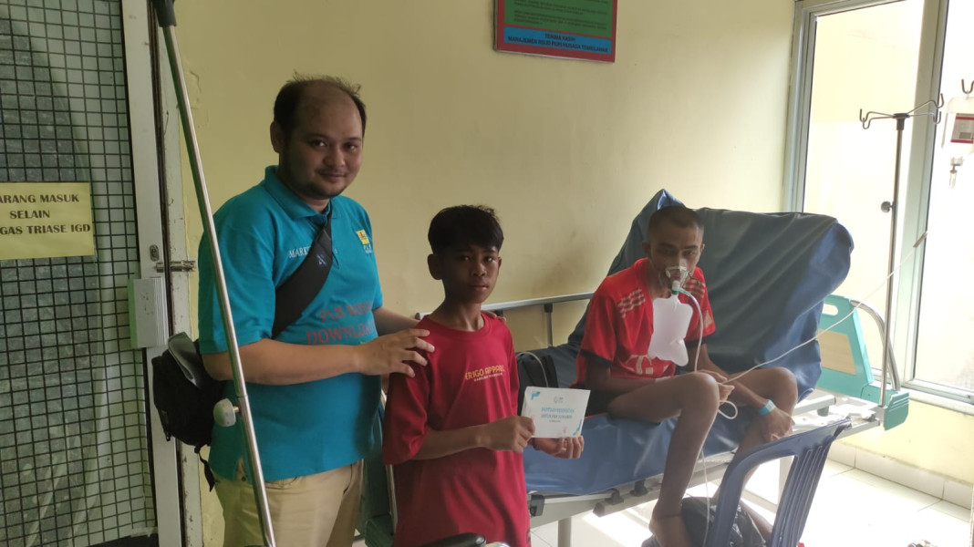 PLN Tembilahan Salurkan Bantuan kepada Pasien Penderita Penyakit Komplikasi